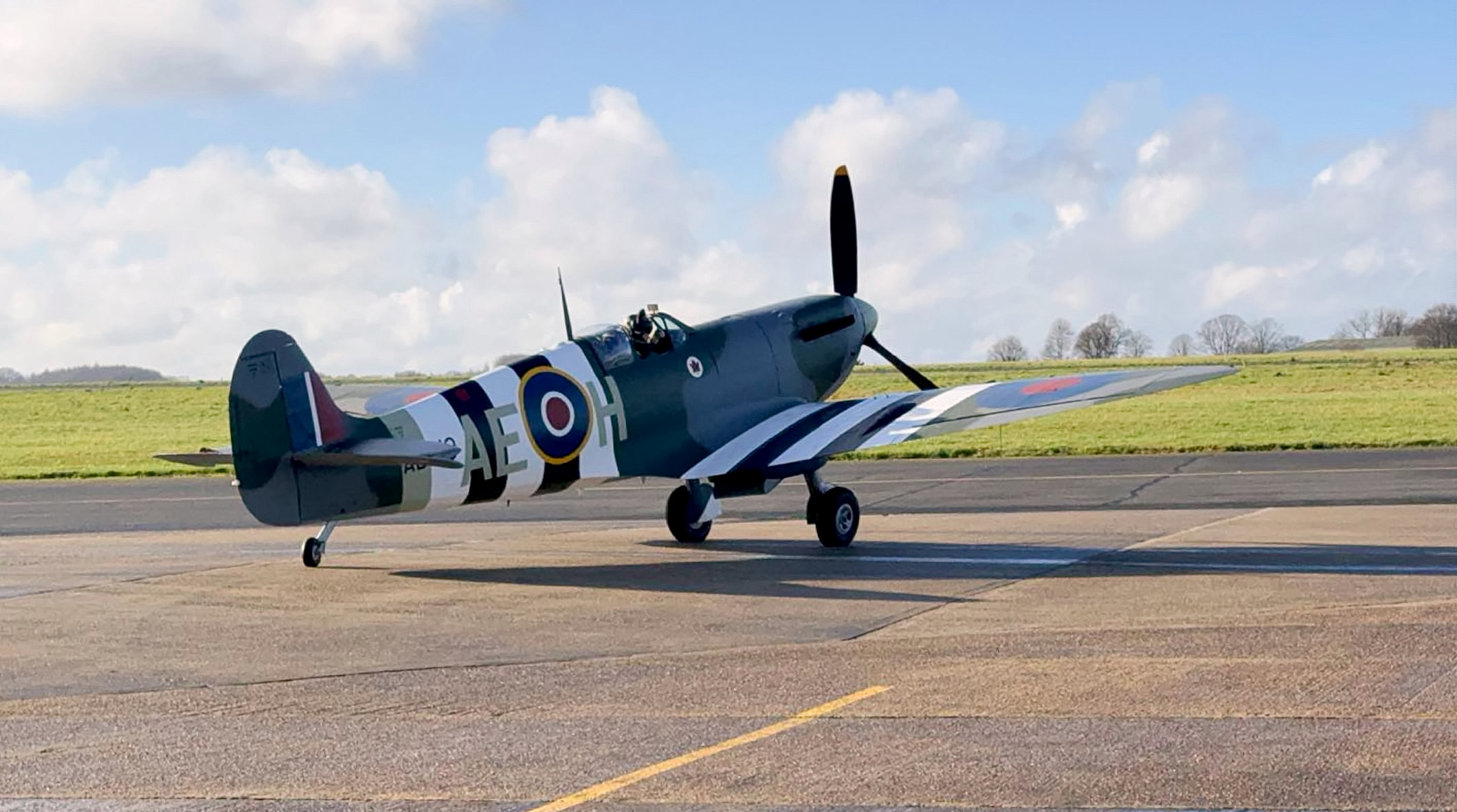 Spitfire AB910 flies again | Royal Air Force