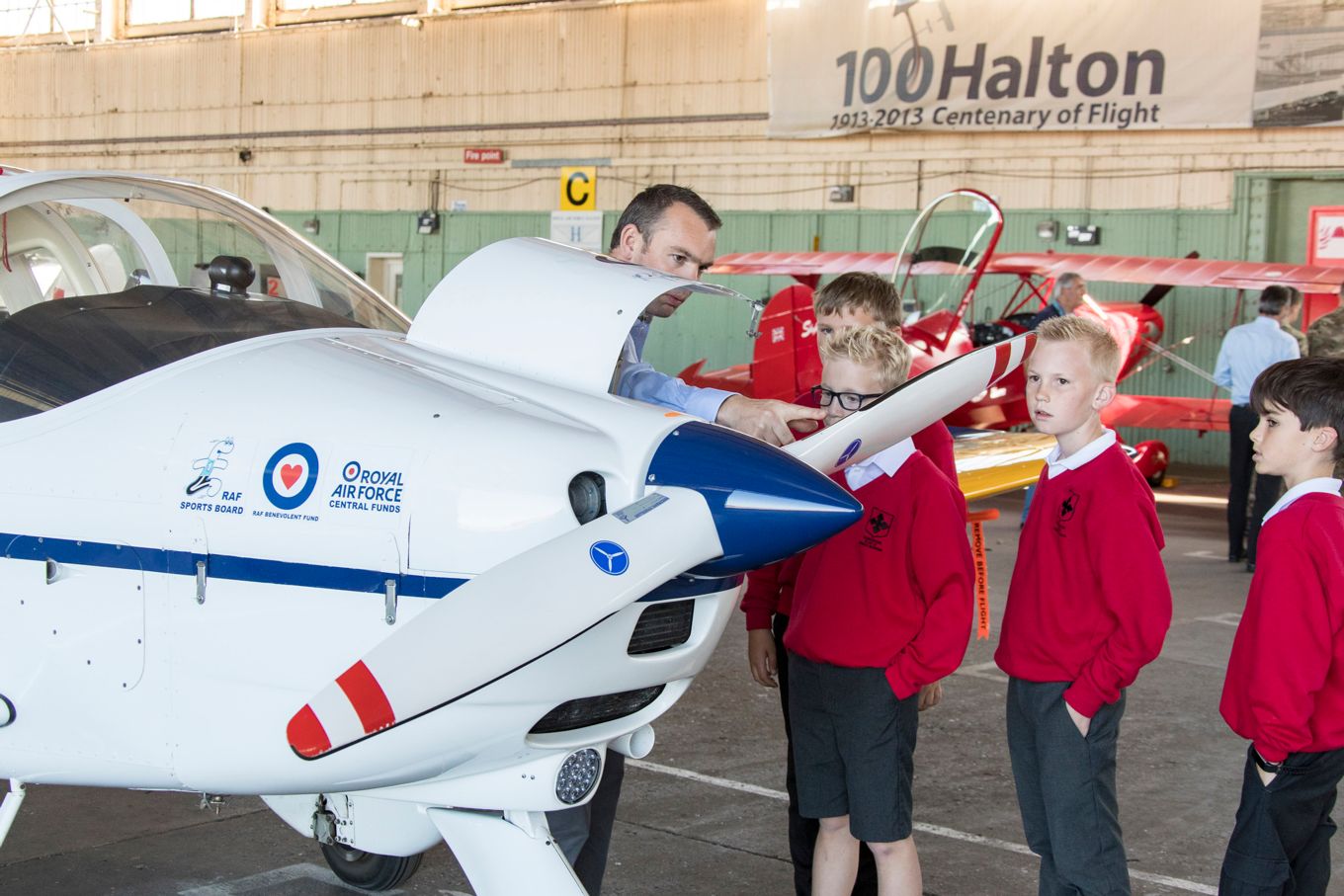 STEM EVENT THRILLS CHILDREN AT RAF HALTON | Royal Air Force